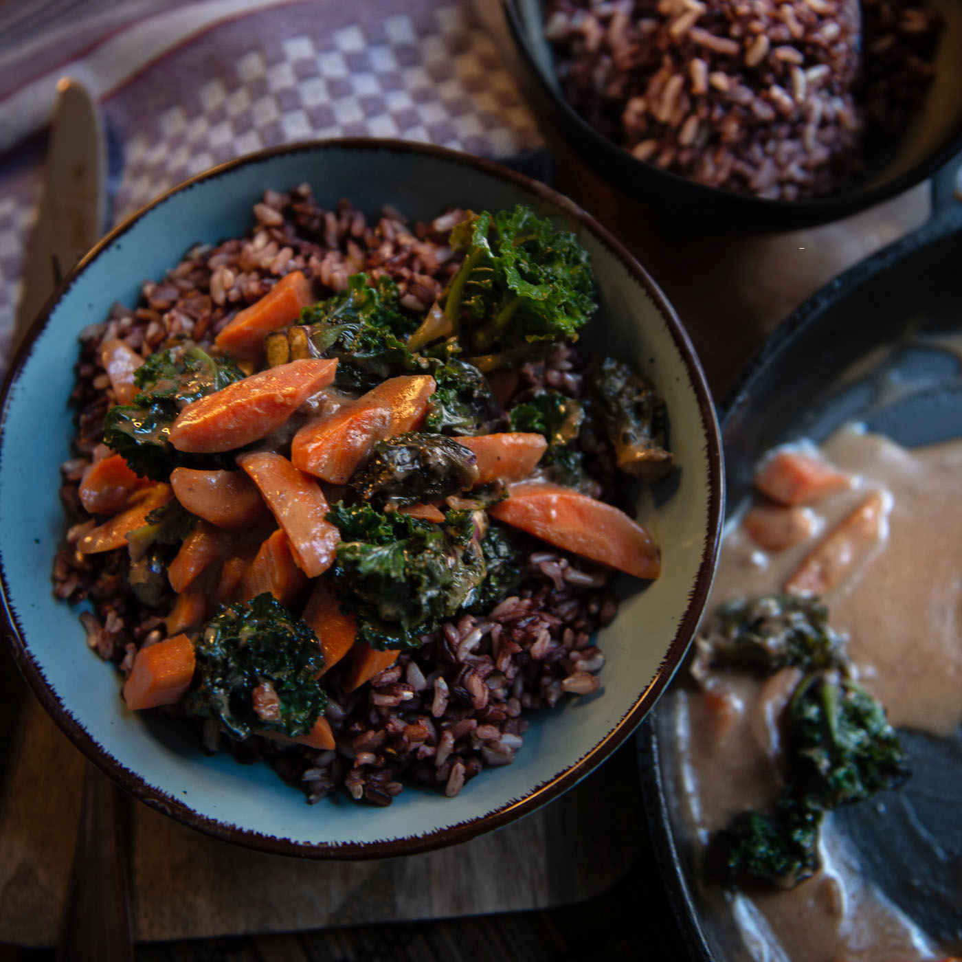Flower Sprouts-Möhren-Gemüse auf gebratenem Jasberry Reis - Jasberry